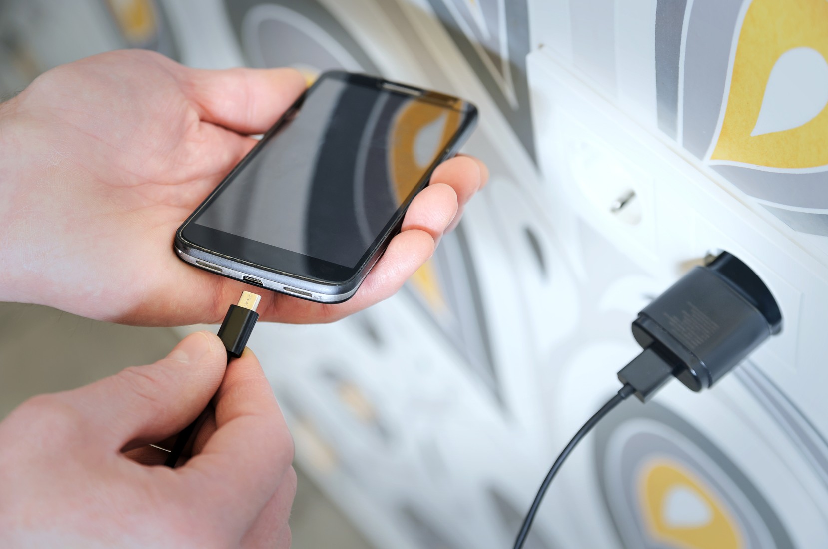 Is the Optimized Battery Charging Setting Worth Keeping On? | Rising Tech