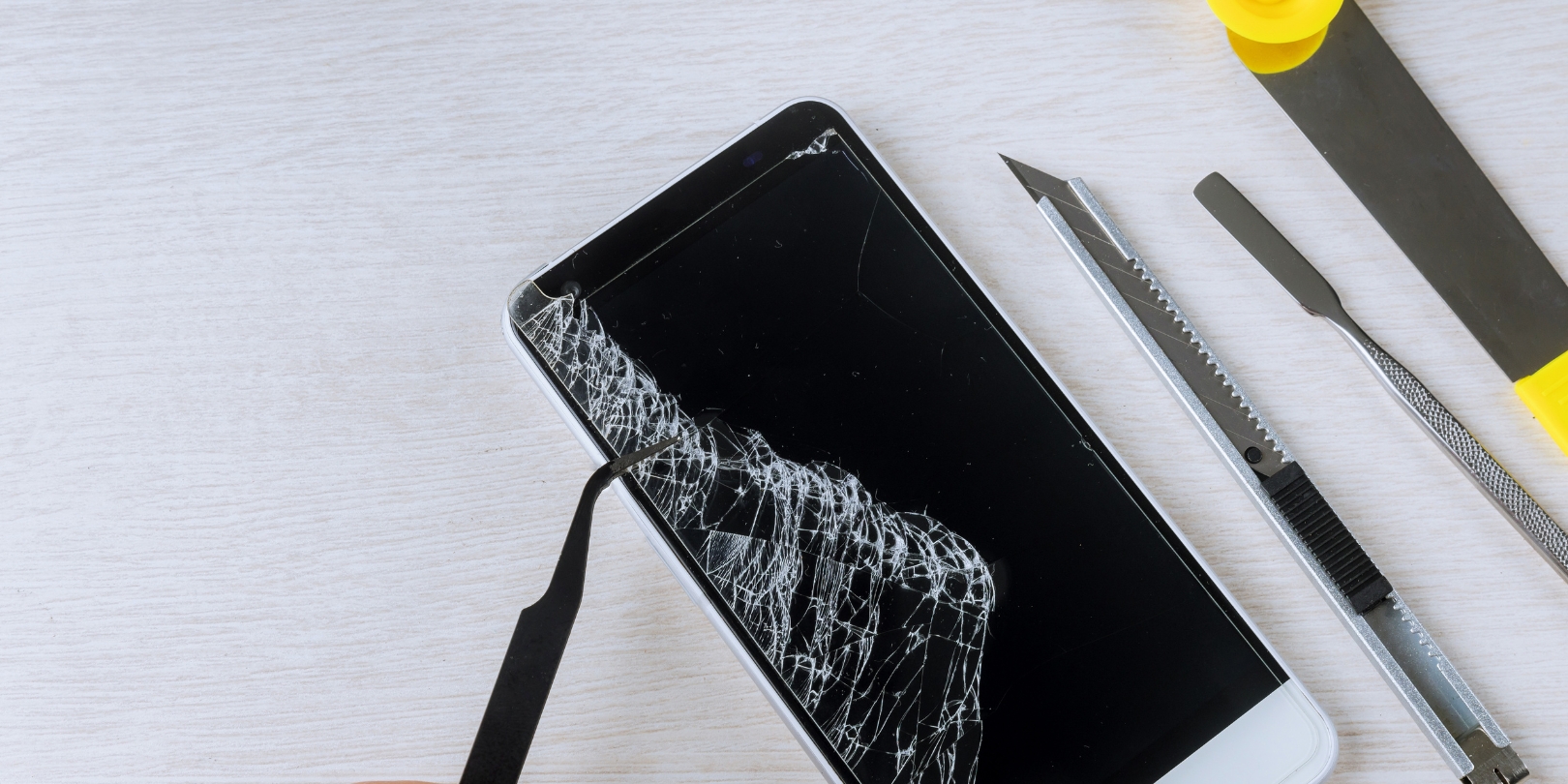 How To Fix a Cracked Phone Screen in 5 Steps | Rising Tech